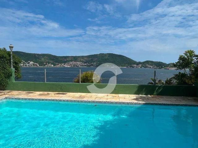 Casa / Sobrado para Venda em Niterói/RJ São Francisco 5 Quartos