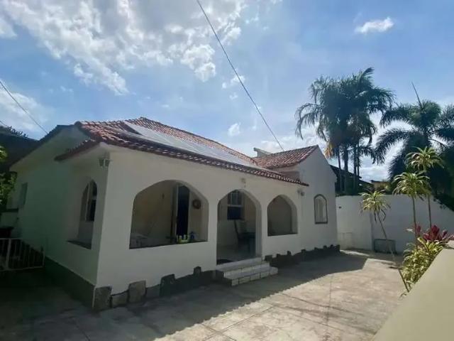 Casa / Sobrado para Venda em Niterói/RJ São Francisco 6 Quartos