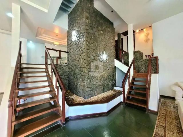 Casa / Sobrado para Venda em Niterói/RJ São Francisco 6 Quartos