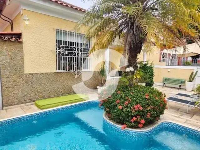 Casa / Sobrado para Venda em Niterói/RJ Santa Rosa 4 Quartos