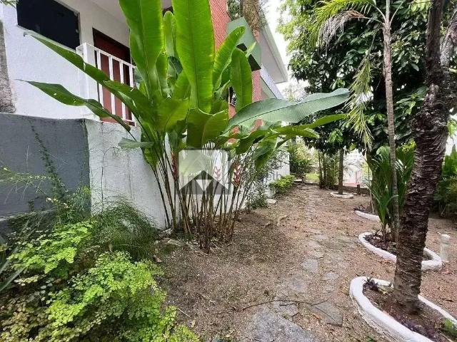Casa / Sobrado para Venda em Niterói/RJ Santa Rosa 4 Quartos