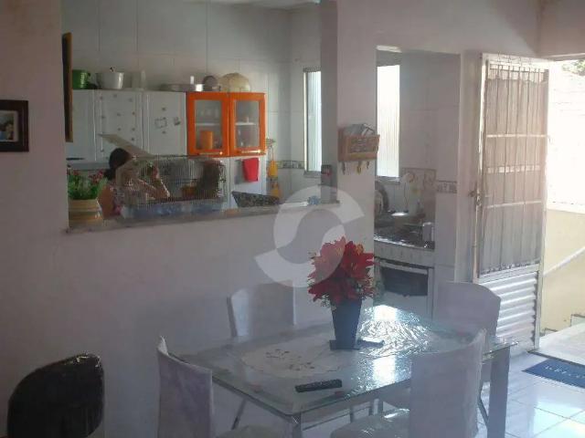 Casa / Sobrado para Venda em Niterói/RJ Ponta D'Areia 2 Quartos