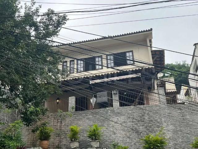 Casa / Sobrado para Venda em Niterói/RJ Pe Pequeno 4 Quartos