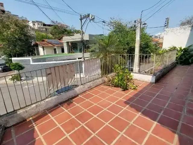 Casa / Sobrado para Venda em Niterói/RJ Pe Pequeno 4 Quartos