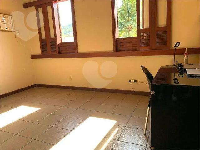 Casa / Sobrado para Venda em Niterói/RJ Piratininga 7 Quartos