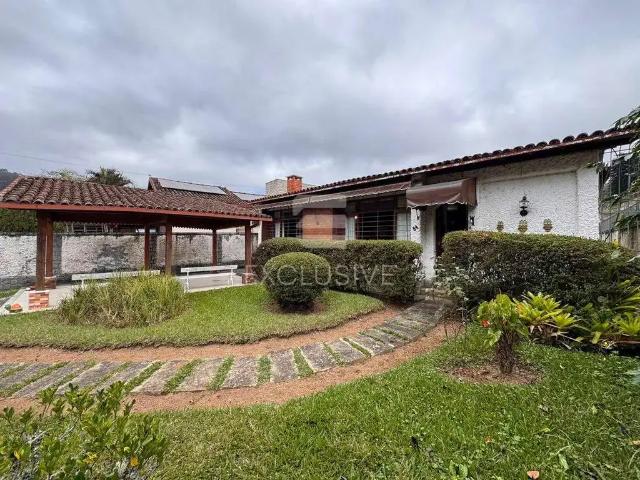 Casa / Sobrado para Venda em Nova Friburgo/RJ Cônego 4 Quartos
