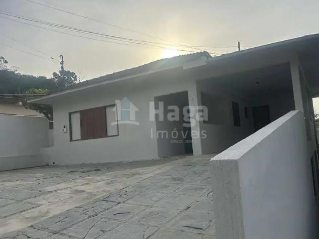 Casa / Sobrado para Venda em Nova Trento/SC Centro 8 Quartos