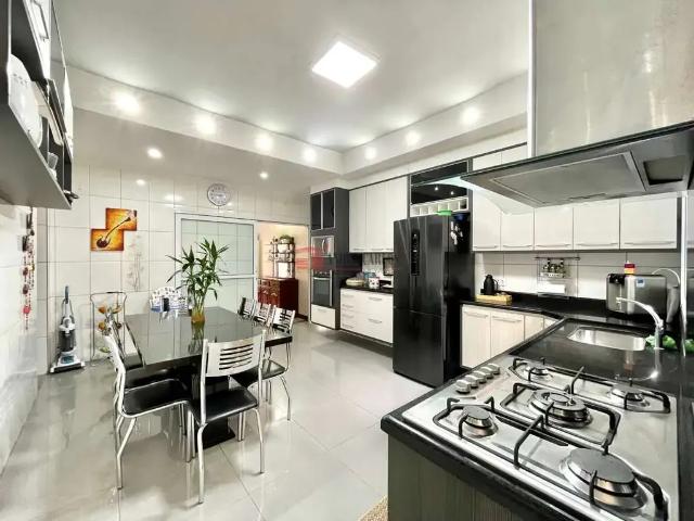 Casa / Sobrado para Venda em Osasco/SP Ayrosa 4 Quartos