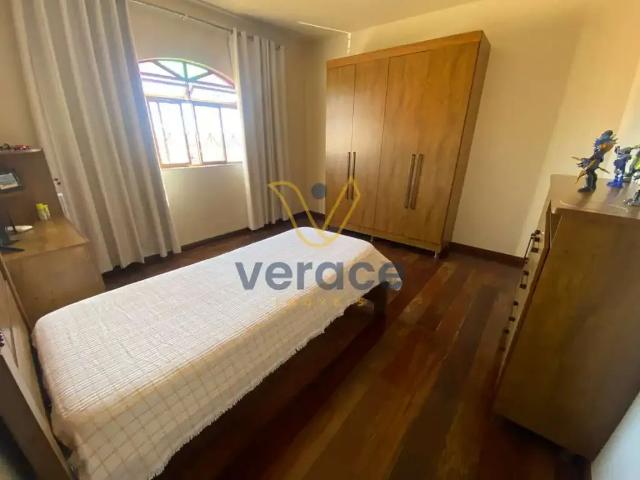 Casa / Sobrado para Venda em Ouro Branco/MG Centro 4 Quartos