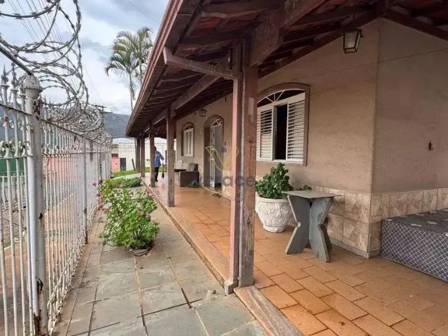 Casa / Sobrado para Venda em Ouro Branco/MG Centro 6 Quartos