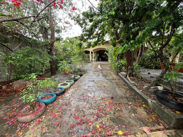 Casa / Sobrado para Venda em Pacajus/CE Centro 5 Quartos