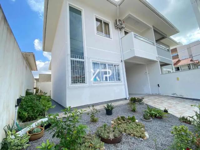 Casa / Sobrado para Venda em Palhoça/SC Centro 3 Quartos