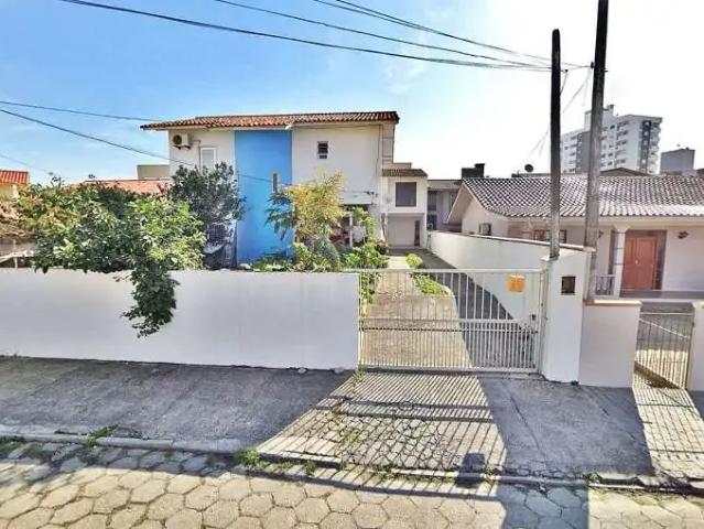 Casa / Sobrado para Venda em Palhoça/SC Centro 4 Quartos