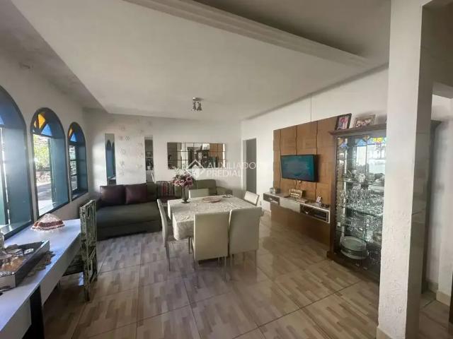 Casa / Sobrado para Venda em Palhoça/SC Centro 4 Quartos