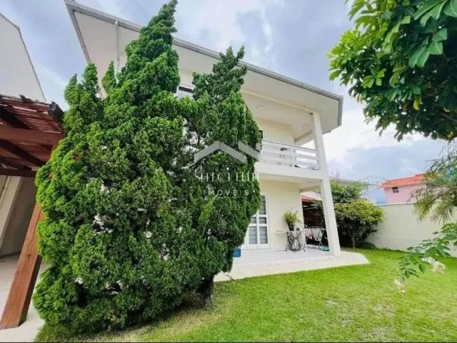 Casa / Sobrado para Venda em Palhoça/SC Centro 4 Quartos