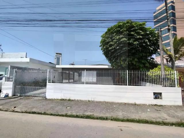 Casa / Sobrado para Venda em Palhoça/SC Centro 5 Quartos