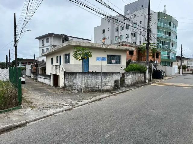 Casa / Sobrado para Venda em Palhoça/SC Centro 6 Quartos