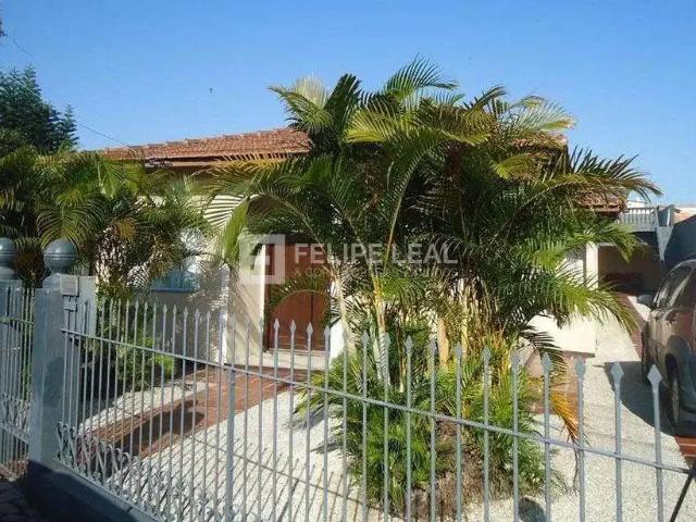 Casa / Sobrado para Venda em Palhoça/SC Centro 6 Quartos