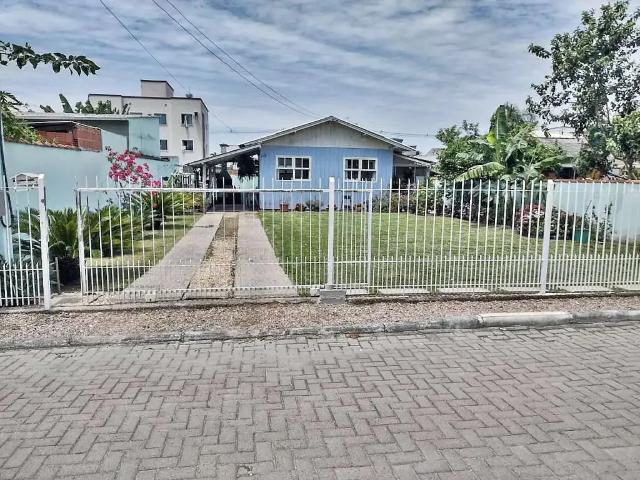 Casa / Sobrado para Venda em Palhoça/SC Aririu 2 Quartos