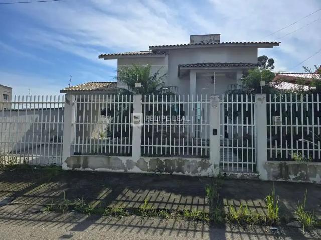 Casa / Sobrado para Venda em Palhoça/SC Aririu 3 Quartos