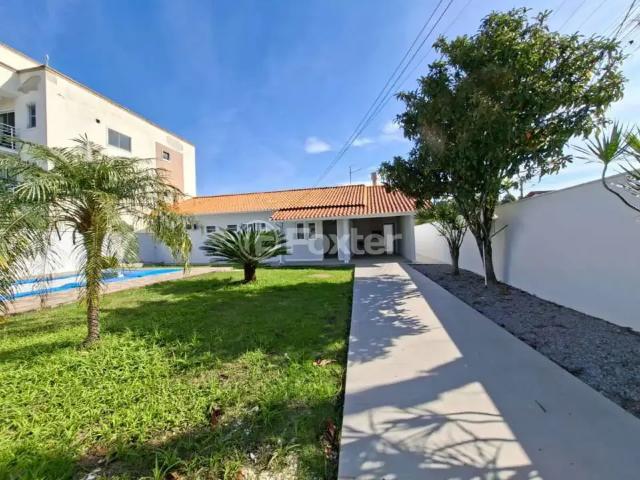 Casa / Sobrado para Venda em Palhoça/SC Aririu 3 Quartos