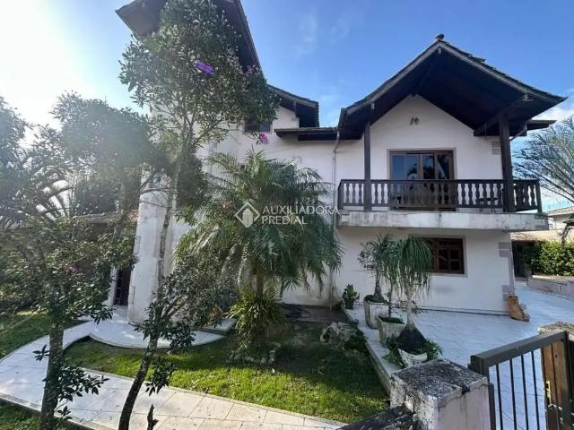 Casa / Sobrado para Venda em Palhoça/SC Aririu 4 Quartos