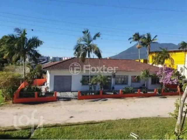 Casa / Sobrado para Venda em Palhoça/SC Aririu 4 Quartos