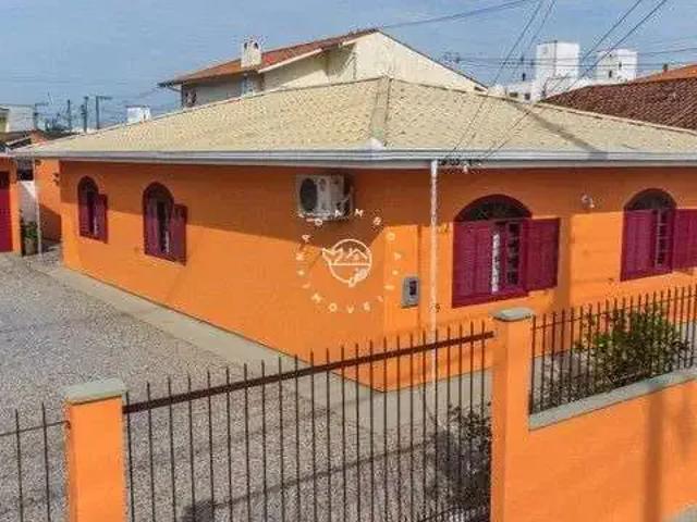 Casa / Sobrado para Venda em Palhoça/SC Aririu 4 Quartos
