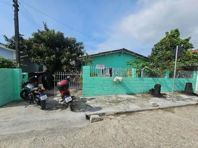 Casa / Sobrado para Venda em Palhoça/SC Aririu 4 Quartos