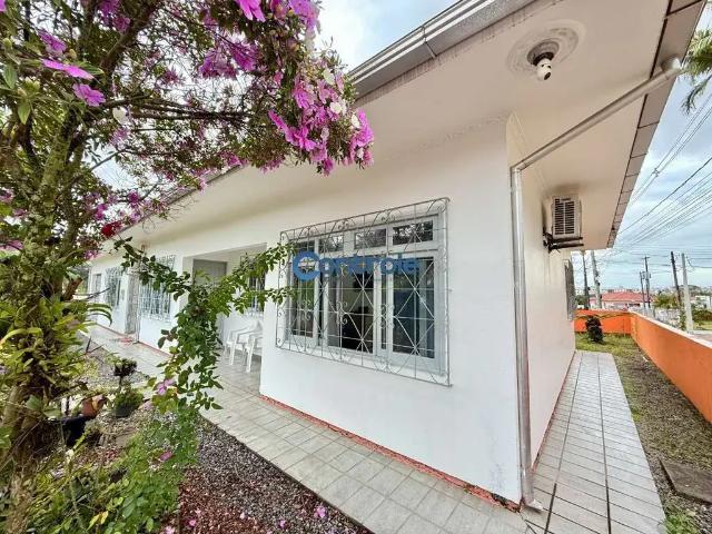 Casa / Sobrado para Venda em Palhoça/SC Aririu 4 Quartos