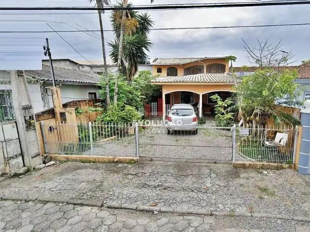Casa / Sobrado para Venda em Palhoça/SC Aririu 5 Quartos