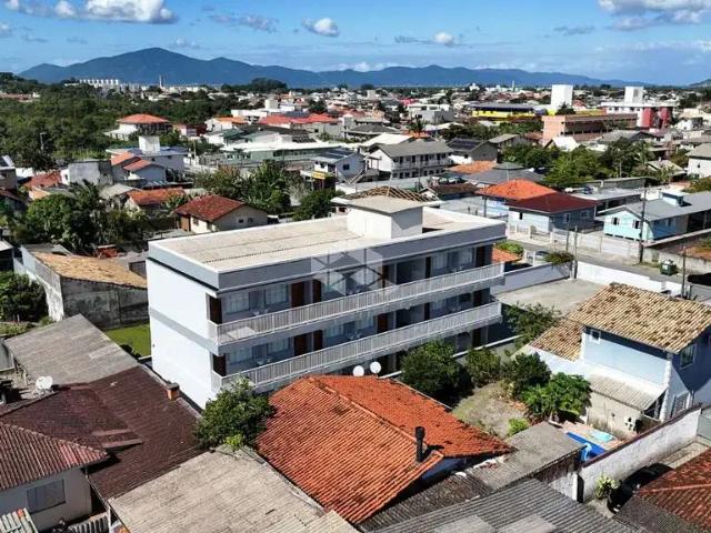 Casa / Sobrado para Venda em Palhoça/SC Barra do Aririú 18 Quartos
