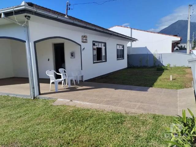 Casa / Sobrado para Venda em Palhoça/SC Barra do Aririú 3 Quartos