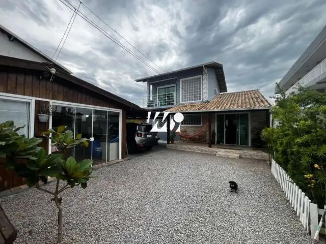 Casa / Sobrado para Venda em Palhoça/SC Barra do Aririú 3 Quartos