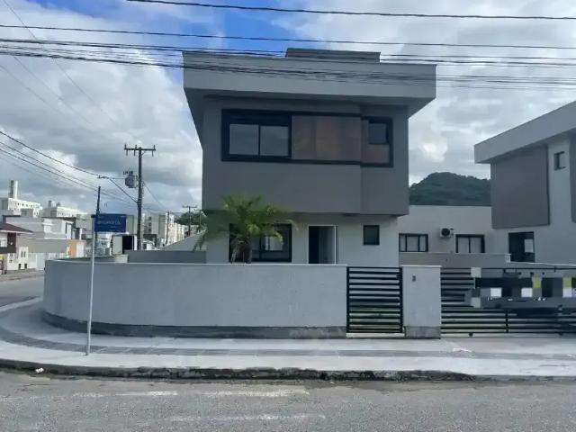 Casa / Sobrado para Venda em Palhoça/SC Bela Vista 3 Quartos