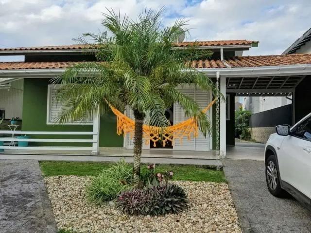 Casa / Sobrado para Venda em Palhoça/SC Enseada de Brito 4 Quartos
