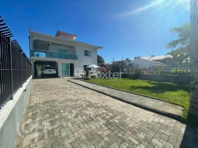 Casa / Sobrado para Venda em Palhoça/SC Enseada de Brito 4 Quartos