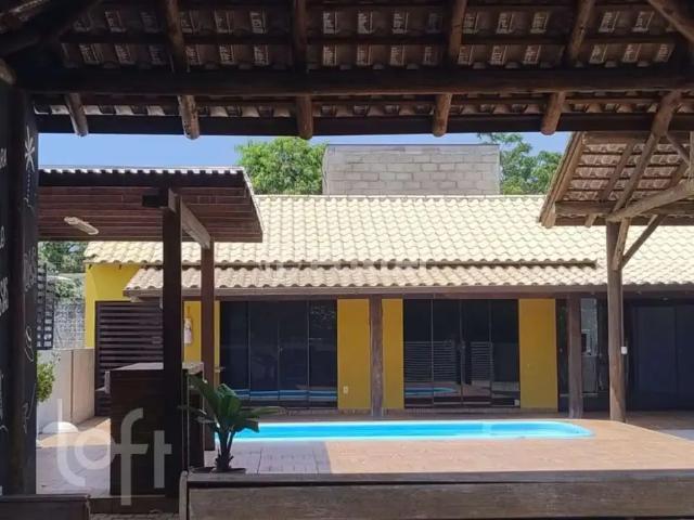 Casa / Sobrado para Venda em Palhoça/SC Enseada de Brito 2 Quartos