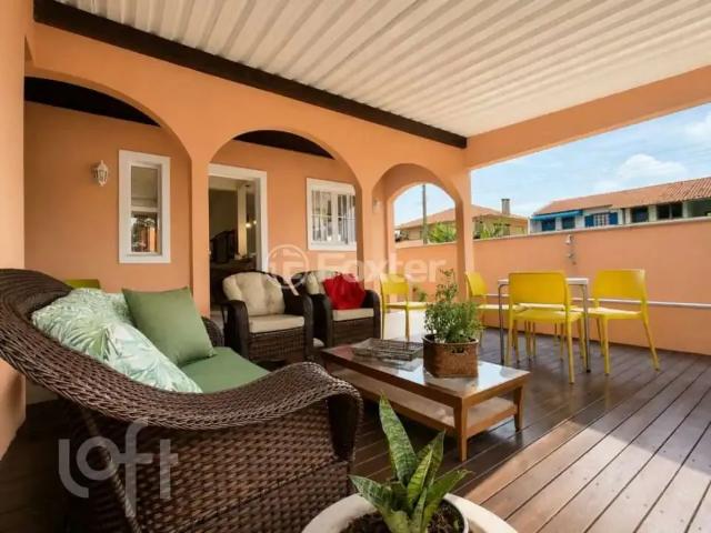 Casa / Sobrado para Venda em Palhoça/SC Enseada de Brito 2 Quartos