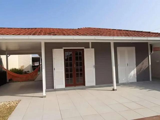 Casa / Sobrado para Venda em Palhoça/SC Enseada de Brito 3 Quartos