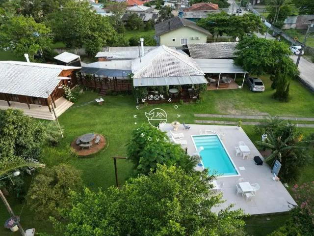 Casa / Sobrado para Venda em Palhoça/SC Enseada de Brito 3 Quartos