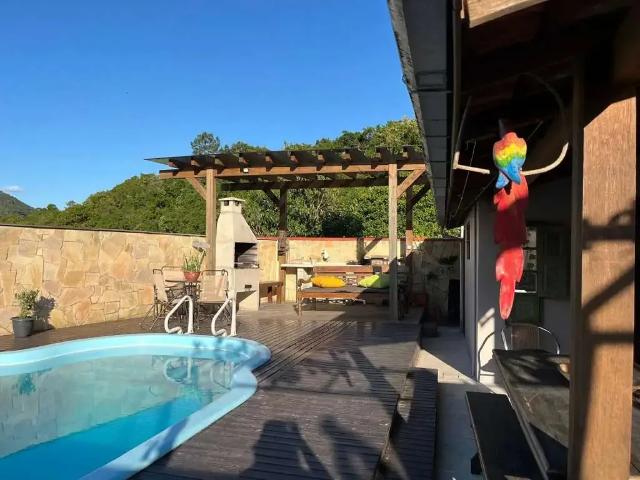 Casa / Sobrado para Venda em Palhoça/SC Enseada de Brito 3 Quartos