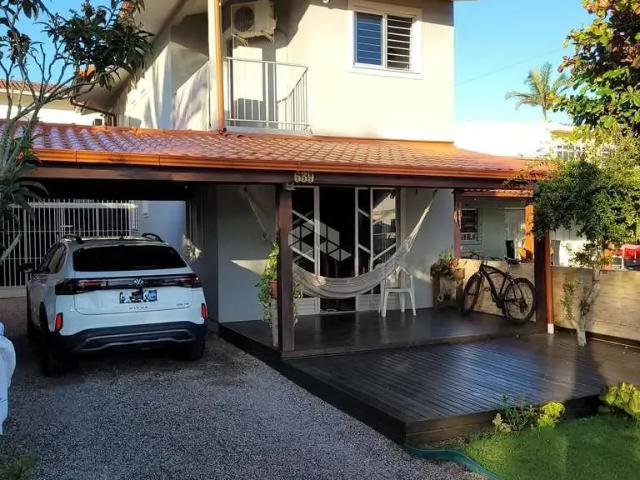 Casa / Sobrado para Venda em Palhoça/SC Enseada de Brito 3 Quartos