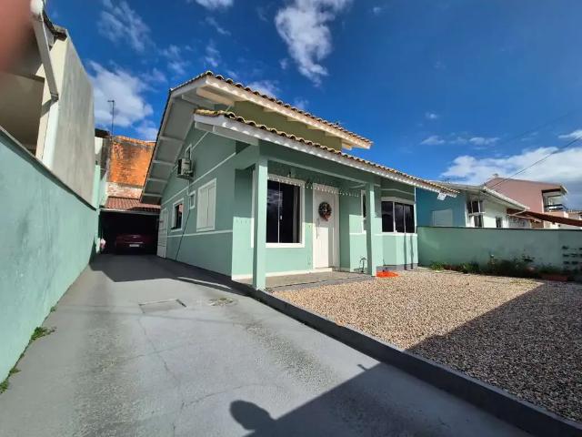 Casa / Sobrado para Venda em Palhoça/SC Madri 3 Quartos