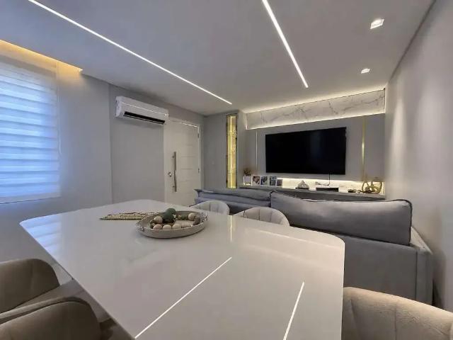 Casa / Sobrado para Venda em Palhoça/SC Madri 3 Quartos