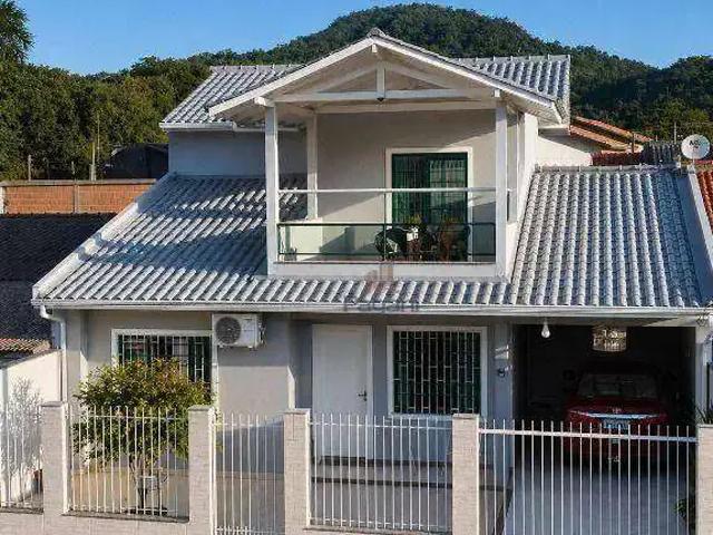 Casa / Sobrado para Venda em Palhoça/SC São Sebastião 4 Quartos