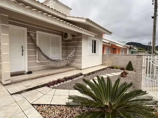 Casa / Sobrado para Venda em Palhoça/SC São Sebastião 2 Quartos