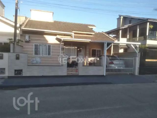 Casa / Sobrado para Venda em Palhoça/SC São Sebastião 3 Quartos