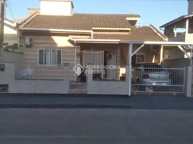 Casa / Sobrado para Venda em Palhoça/SC São Sebastião 3 Quartos
