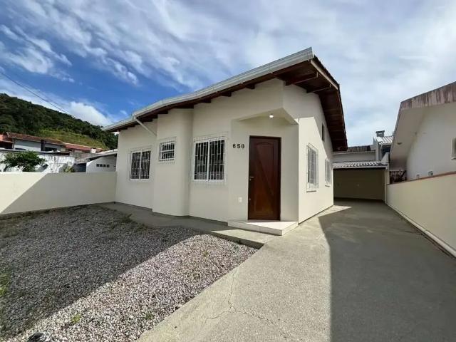 Casa / Sobrado para Venda em Palhoça/SC São Sebastião 3 Quartos